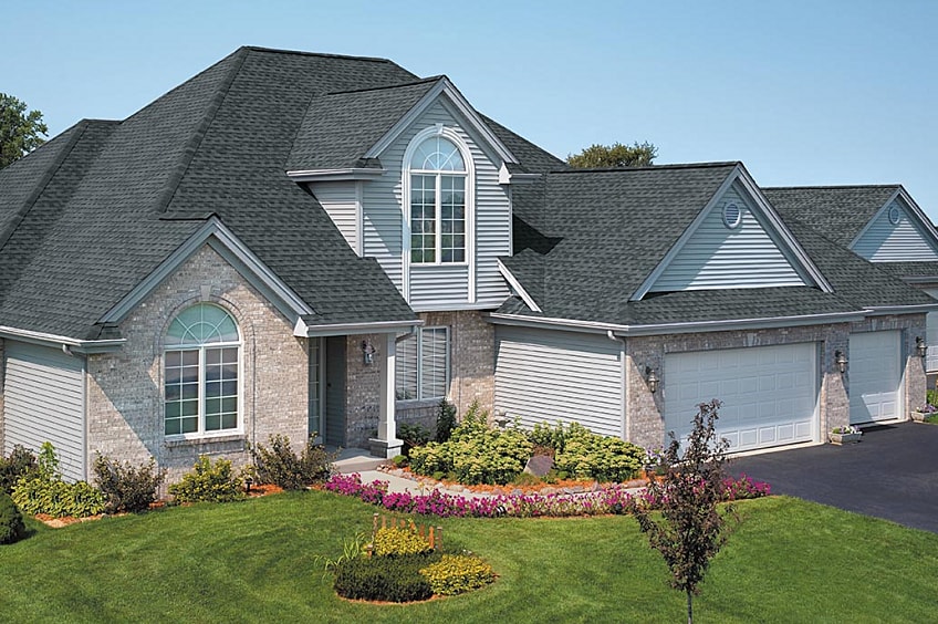 4 Ideas for Low-Maintenance Front Yard Curb Appeal